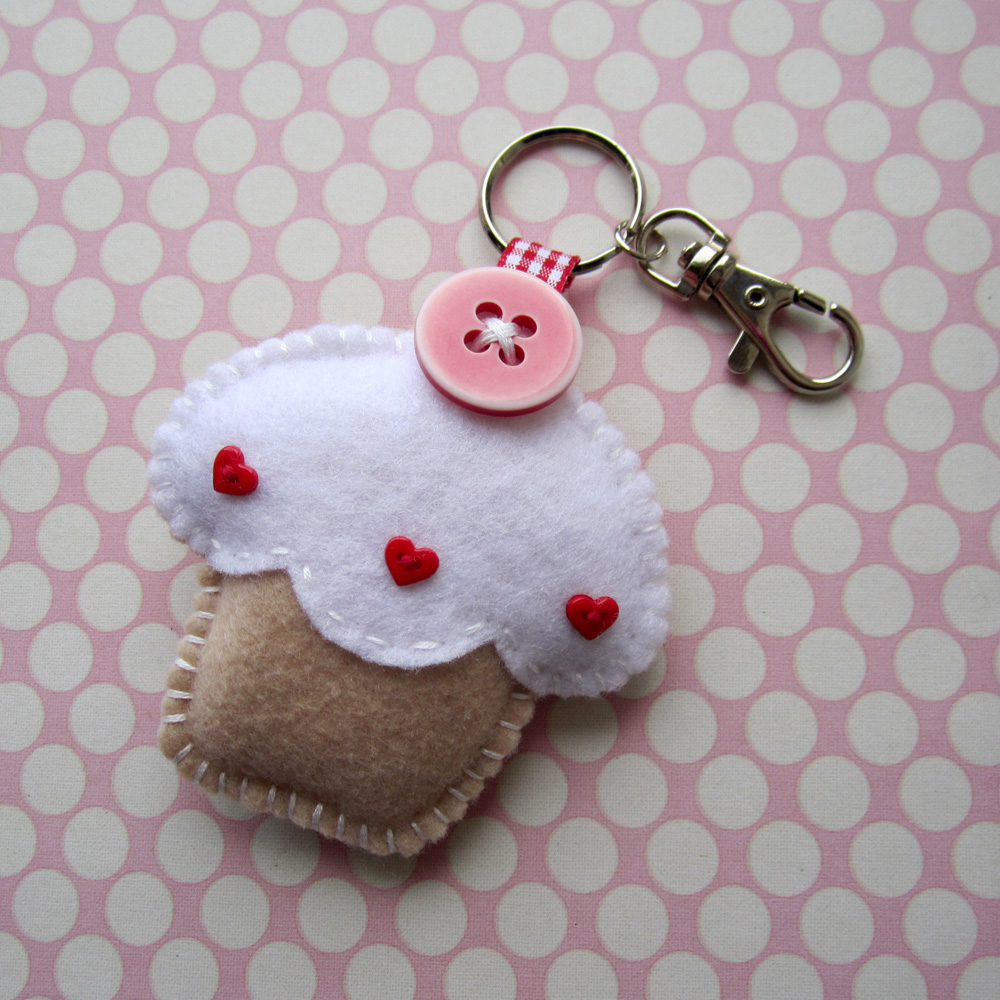 Cupcake Keyring Charm - Vanilla on Luulla